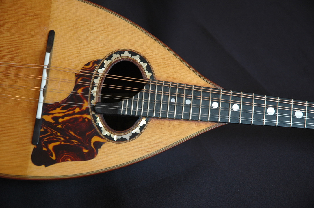 SoundAntiques: Unusual and Rare Musical Instruments.